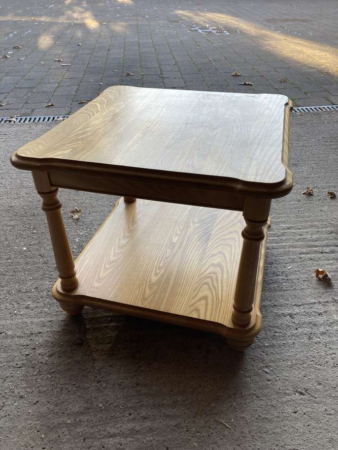 FreelyWheely: 2 solid wood side tables