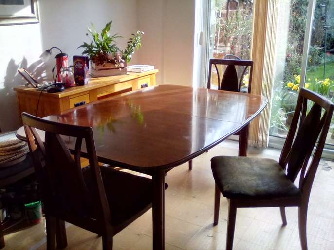 FreelyWheely: Dining table and 4 chairs