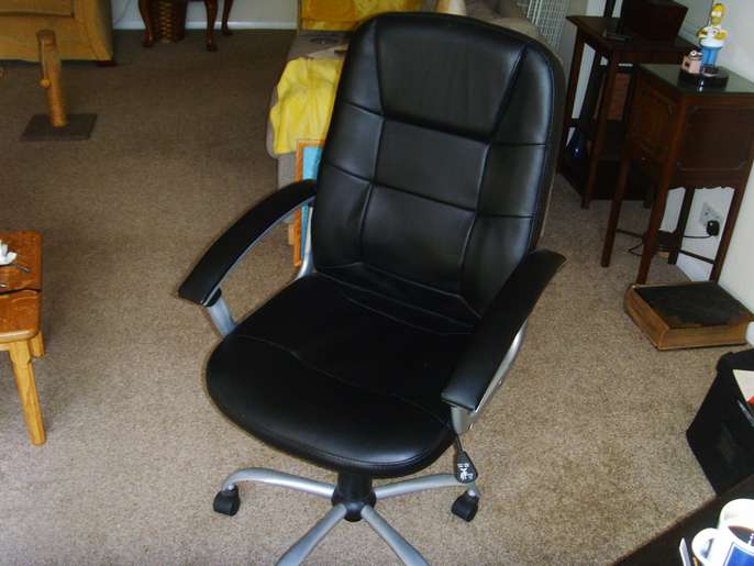 FreelyWheely: Office or computer chair
