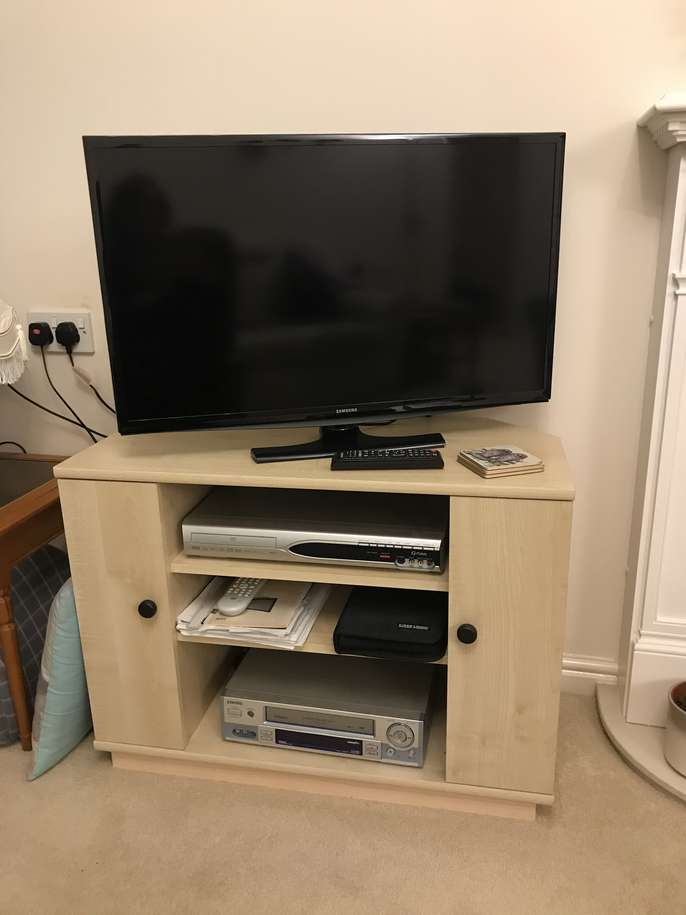 FreelyWheely: TV unit